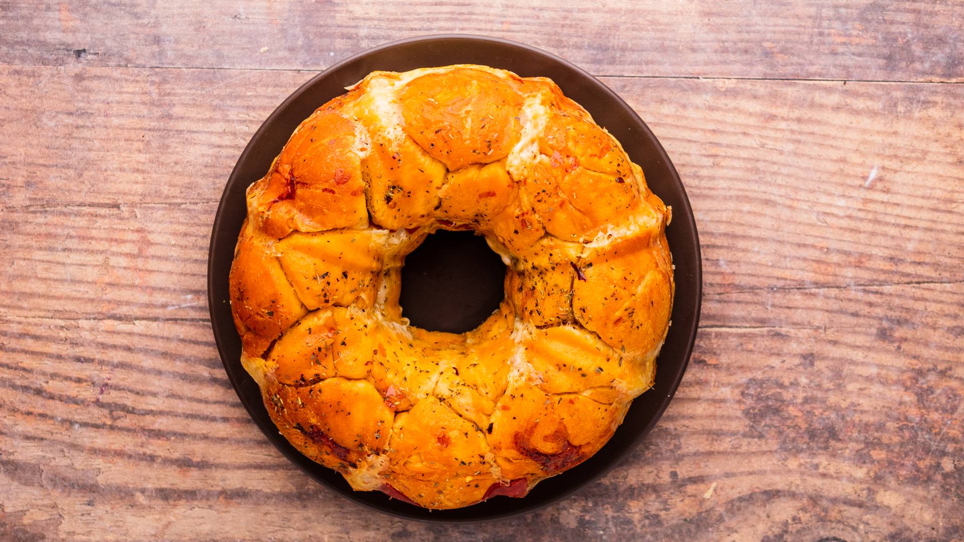 Pizza Monkey Bread (Pull Apart Recipe!) - Comfortable Food