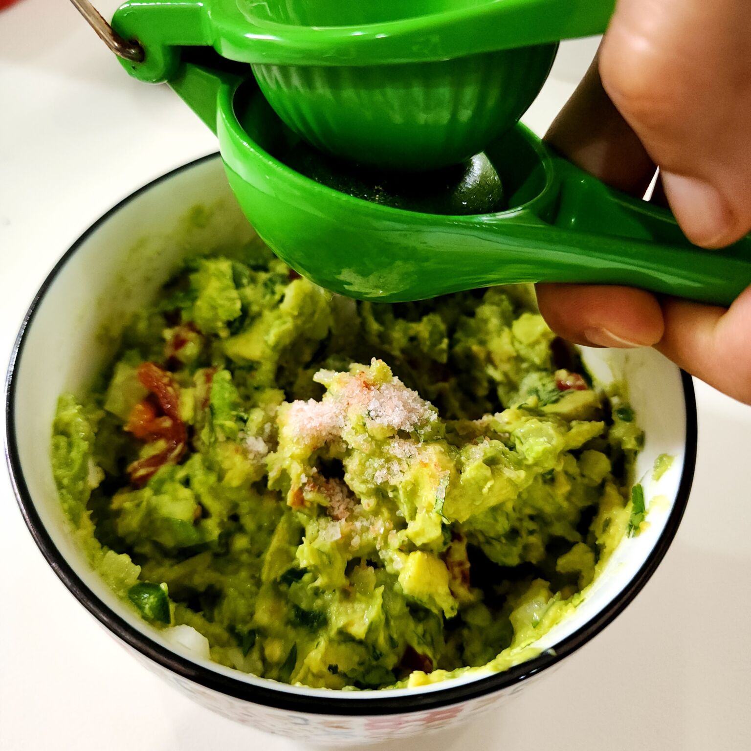 Authentic Guacamole Recipe (Easy and Fresh!) - Comfortable Food